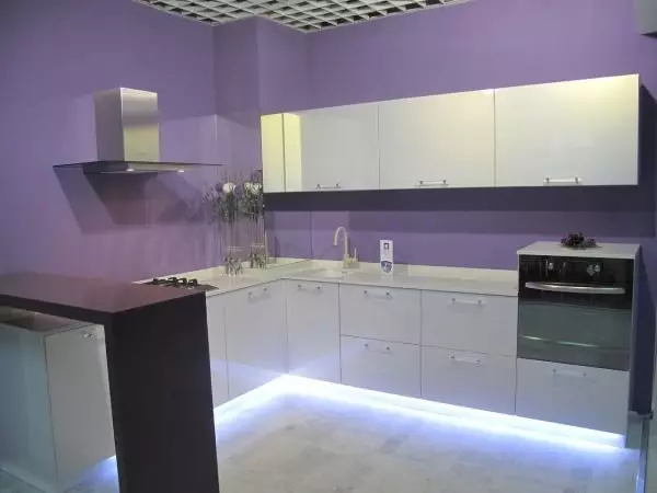 Hintergrundbeleuchtung des Küchenkopfs im Umkreis um den Umfang