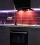 LED осветлување на работната површина на слушалките на кујната