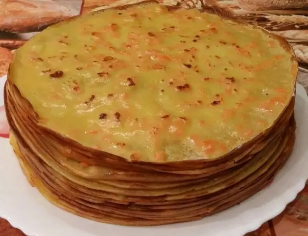 Faaputuga o carrot pancakes i luga o se paepae lapoa ipu