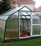 Polycarbonate greenhouse with a roof complex