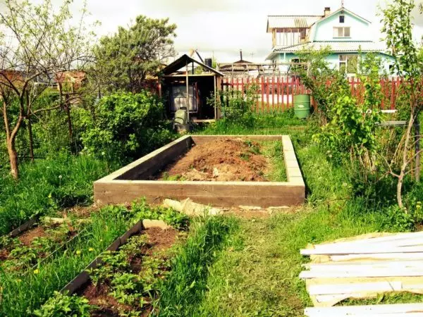 Foundation for a greenhouse from a wooden bar