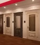 Ξύλινες πόρτες με ένθετα γυαλιού
