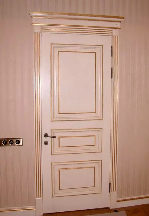 דלתות לבנות מ- MDF