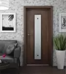 דלתות למינציה בחדר המגורים