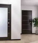 Комбинација различитих врата у унутрашњости ходника