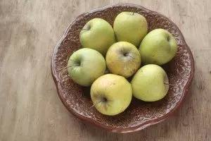 Recepta per a baralla clàssica amb pomes al forn, fabricant de pa, etc. + foto i vídeo 98_2